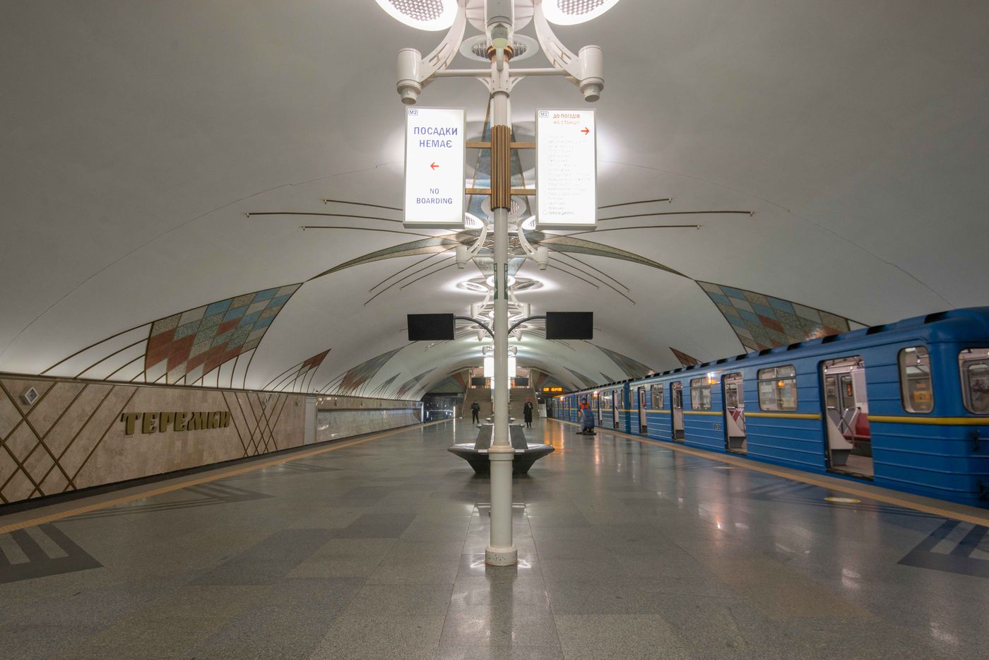 Як курсуватимуть човникові поїзди метро між "Деміївською" і "Теремками"