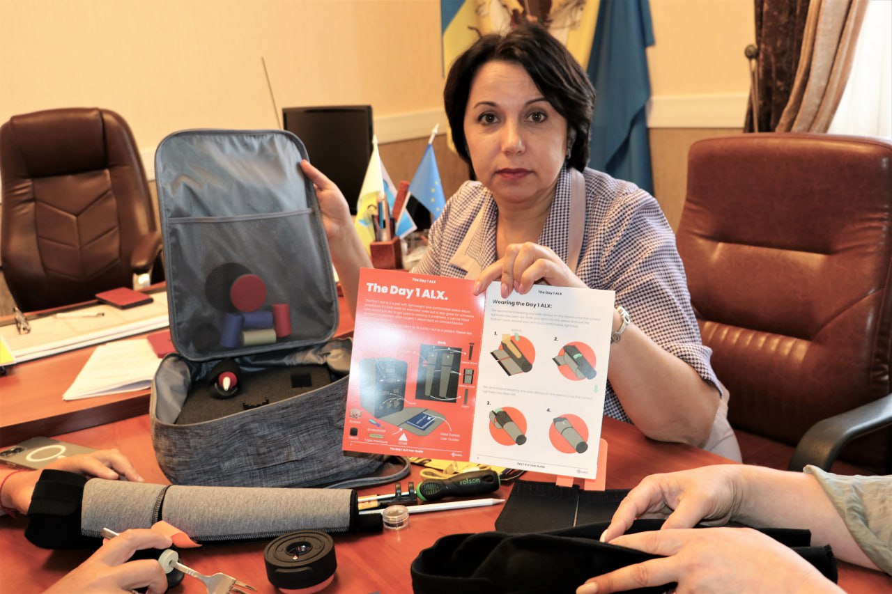 КОР отримала перші інноваційні soft-протези рук для ранньої реабілітації