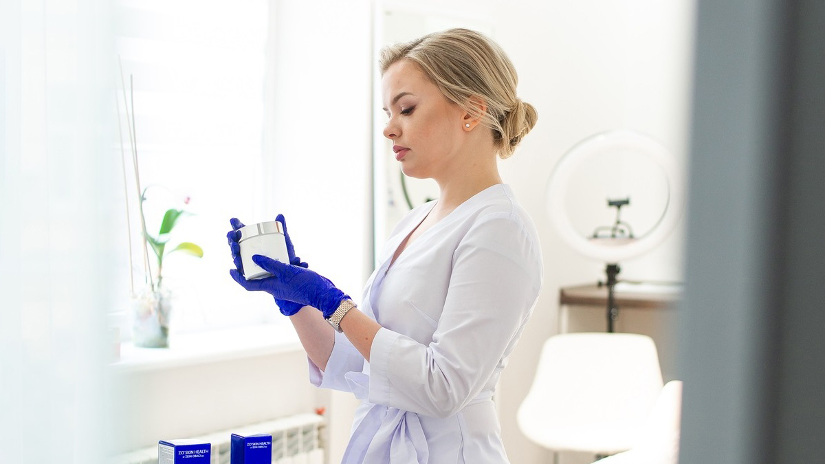 5 дієвих засобів для обличчя з SPF 50: рекомендує дерматолог
